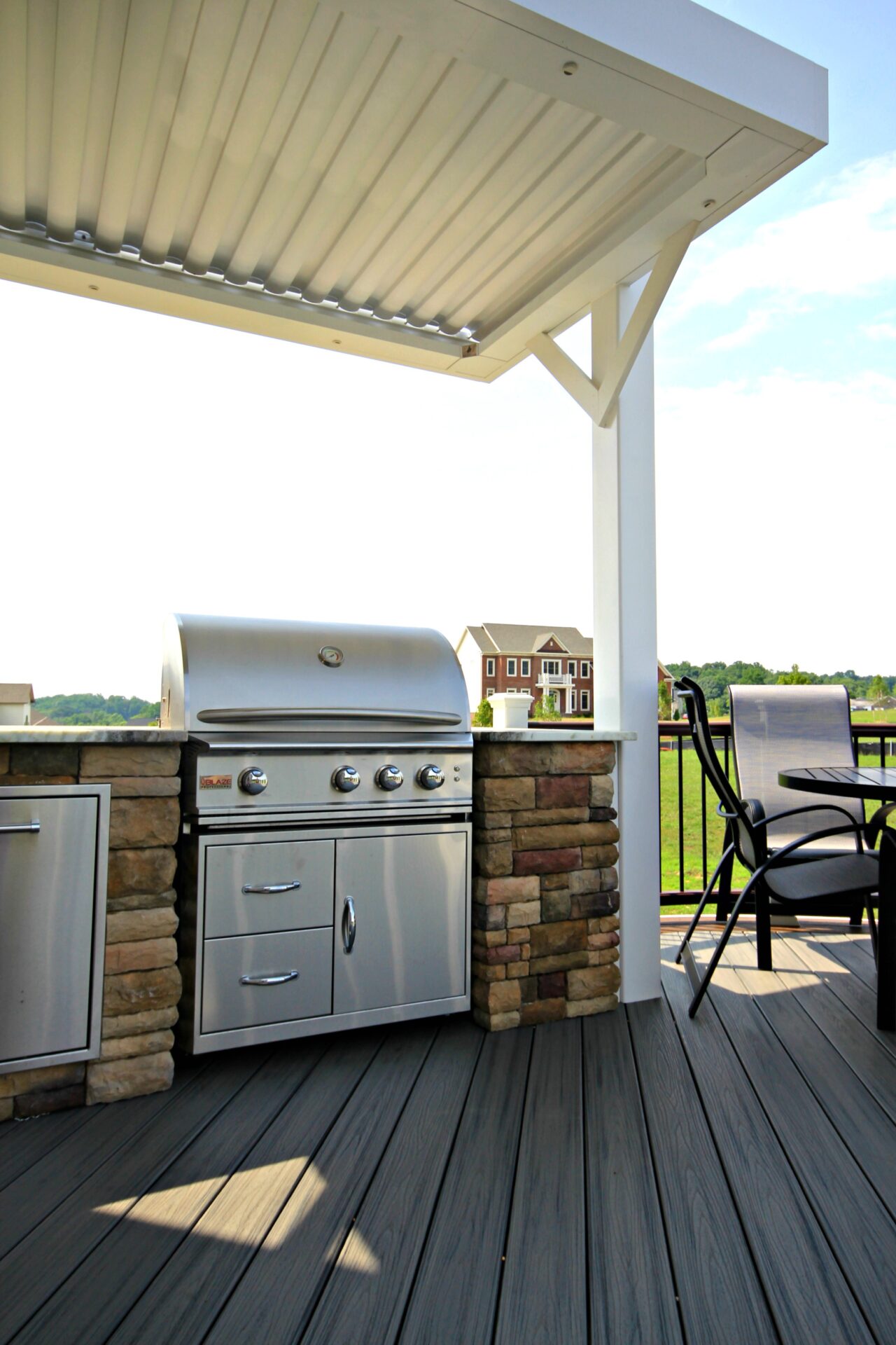 Outdoor Kitchen on Deck Ideas - Trex RainEscape